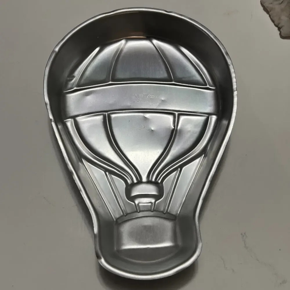 Wilton | Kitchen | Wilton Vintage 982 Up N Away Hot Air Balloon Cake ...
